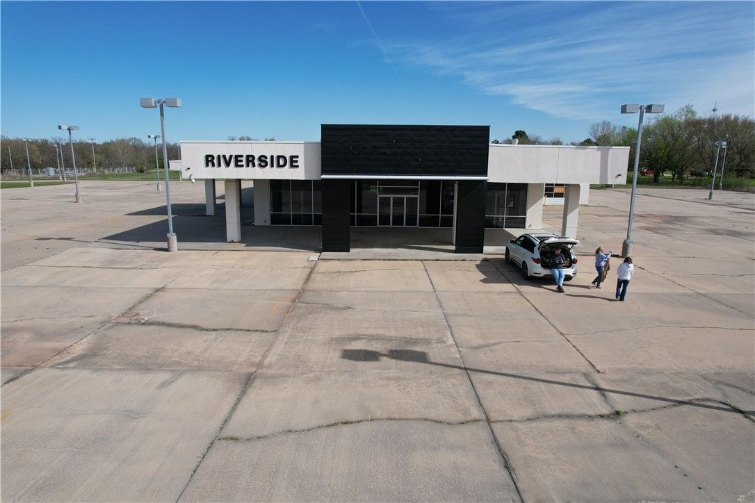 Holdenville, Hughes County, OK Commercial Property for sale Property ID ...